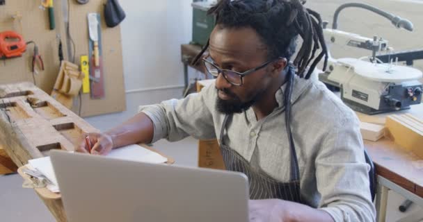 192 Carpintero de la escritura Videos, Royalty-free Stock Carpintero de ...