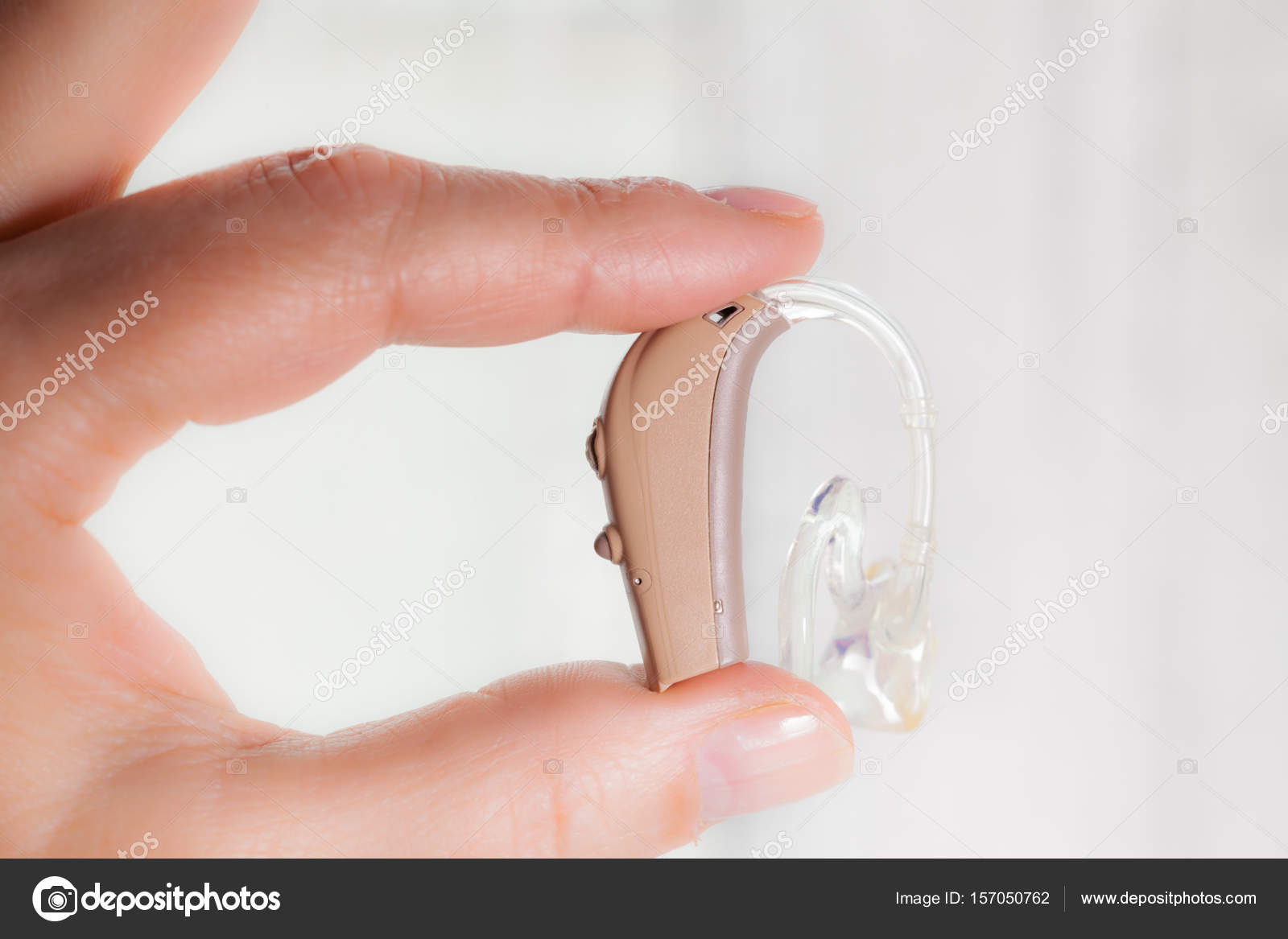 Senior person holding hearing aid closeup — Stock Photo © Voyagerix ... Senior person holding hearing aid closeup — Stock Photo © Voyagerix ...