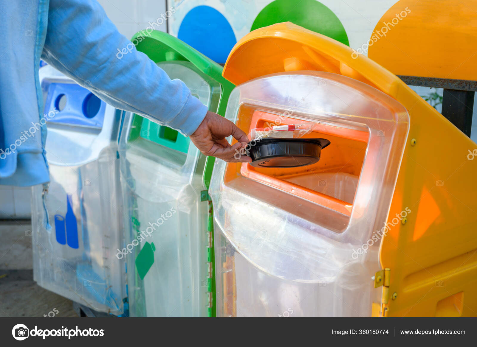 People Throwing Rubbish Trash Separate Rubbish — Stock Photo © sarayut ...
