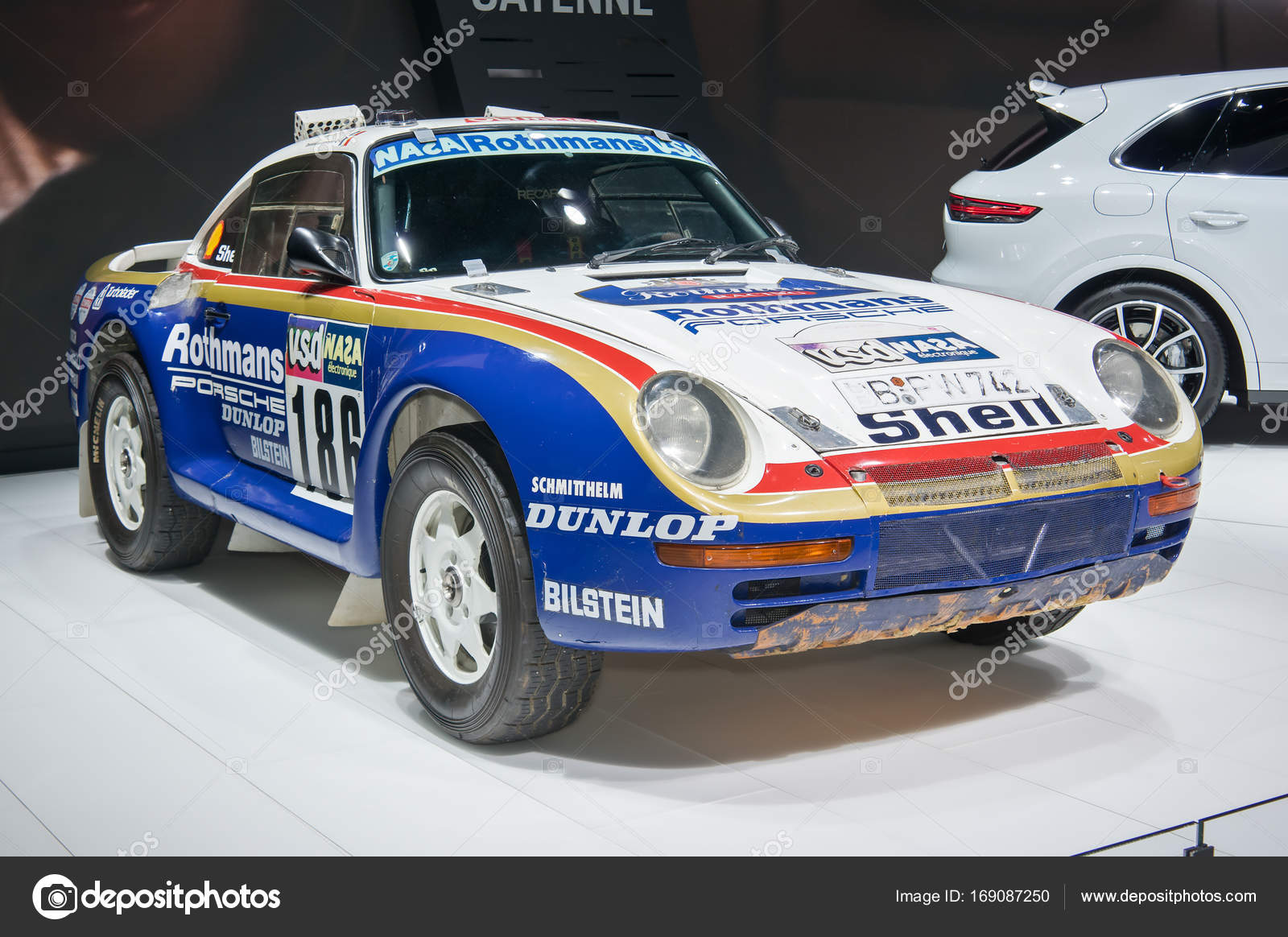 Porsche 959 Paris-Dakar rally car — Stock Editorial Photo © eans #169087250