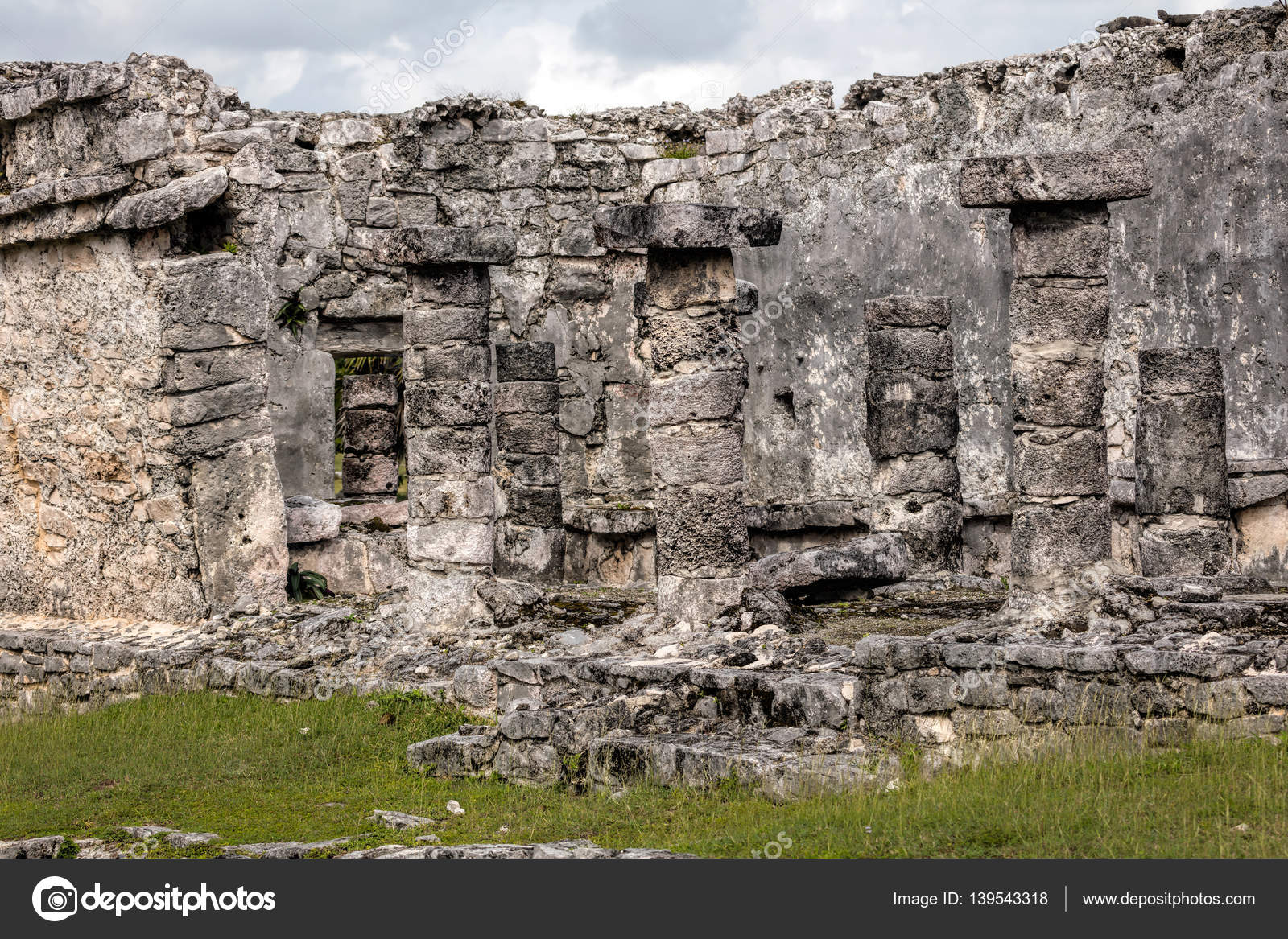 House of the Columns in Tulum, Quintana Roo, Mexico — Stock Photo ...