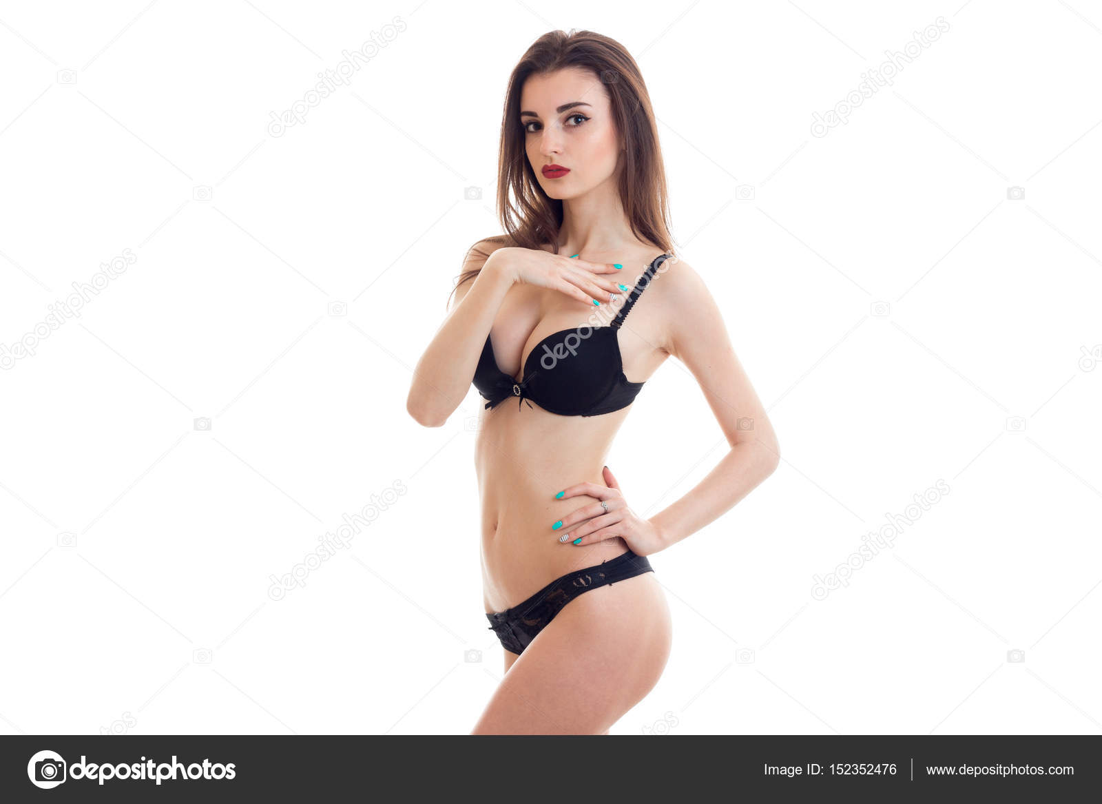 Jeune Fille Sexy En Lingerie Noire Tient Une Main Sur Un Côté Et Posant
