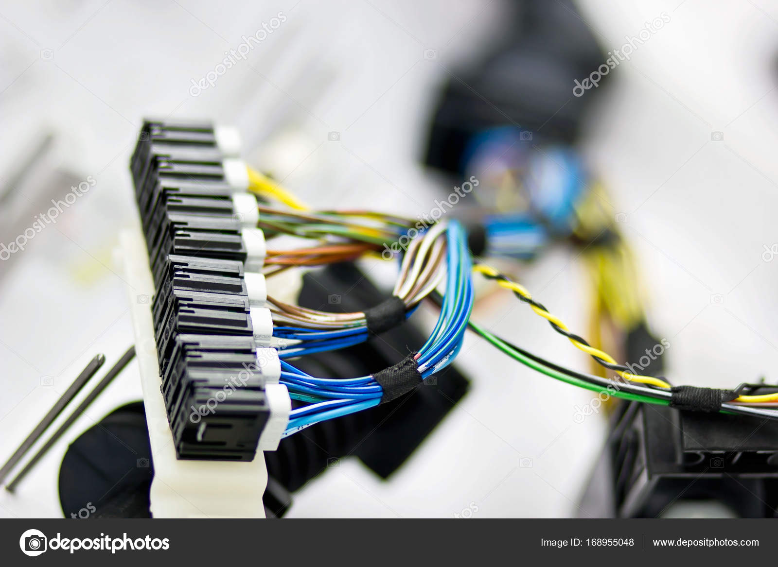 Instalación de cable de automóvil — Foto de stock © MilenneT #168955048
