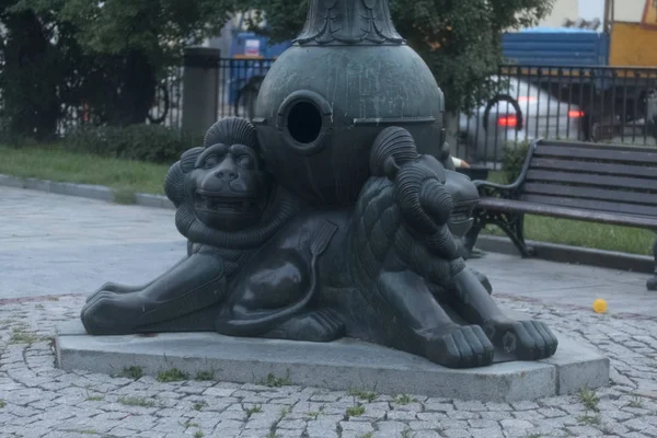 Sad statue Stock Photos, Royalty Free Sad statue Images | Depositphotos