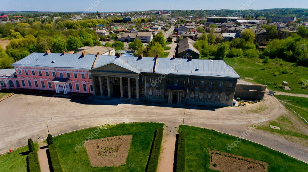 Vista aérea del antiguo palacio de los magnates polacos Potocki en ...