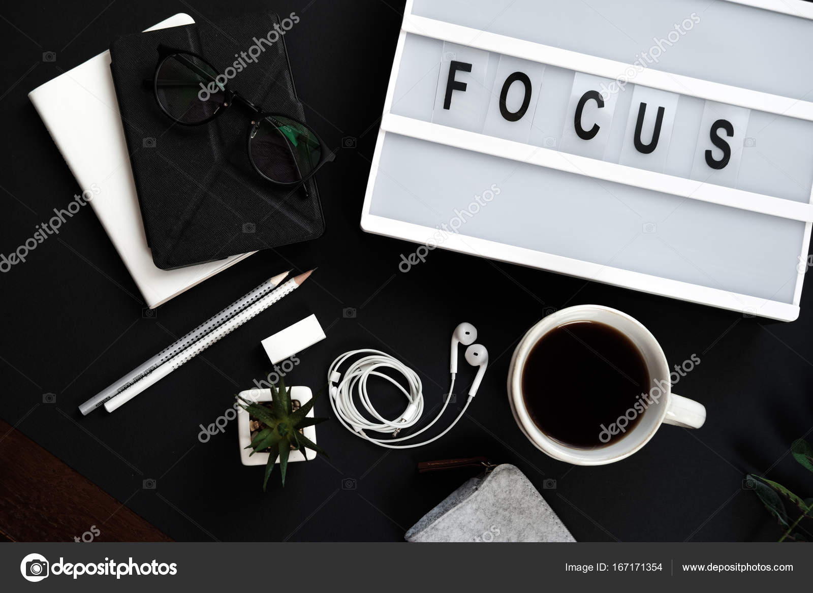 Motivation office table desk. Workspace with diary, plant, headp Stock ...