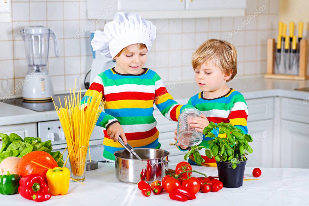Two little kid boys cooking pasta with vegetables — Stock Photo ...