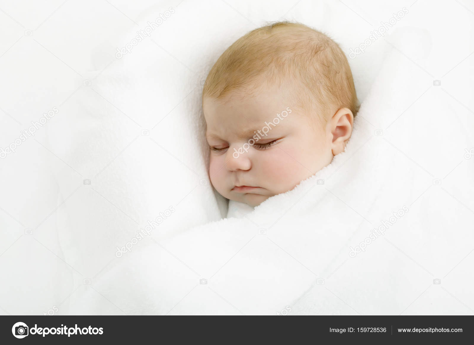 Cute little newborn baby girl sleeping wrapped in blanket — Stock Photo ... Cute little newborn baby girl sleeping wrapped in blanket — Stock Photo ...