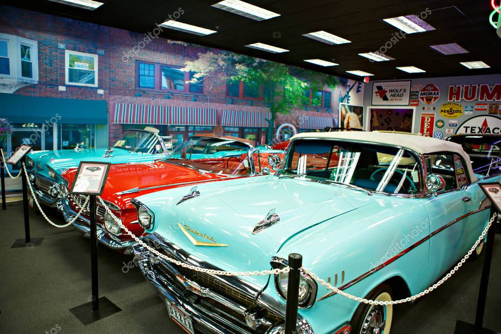 Miami Auto Museum exhibe una colección de automóviles de época y cine ...