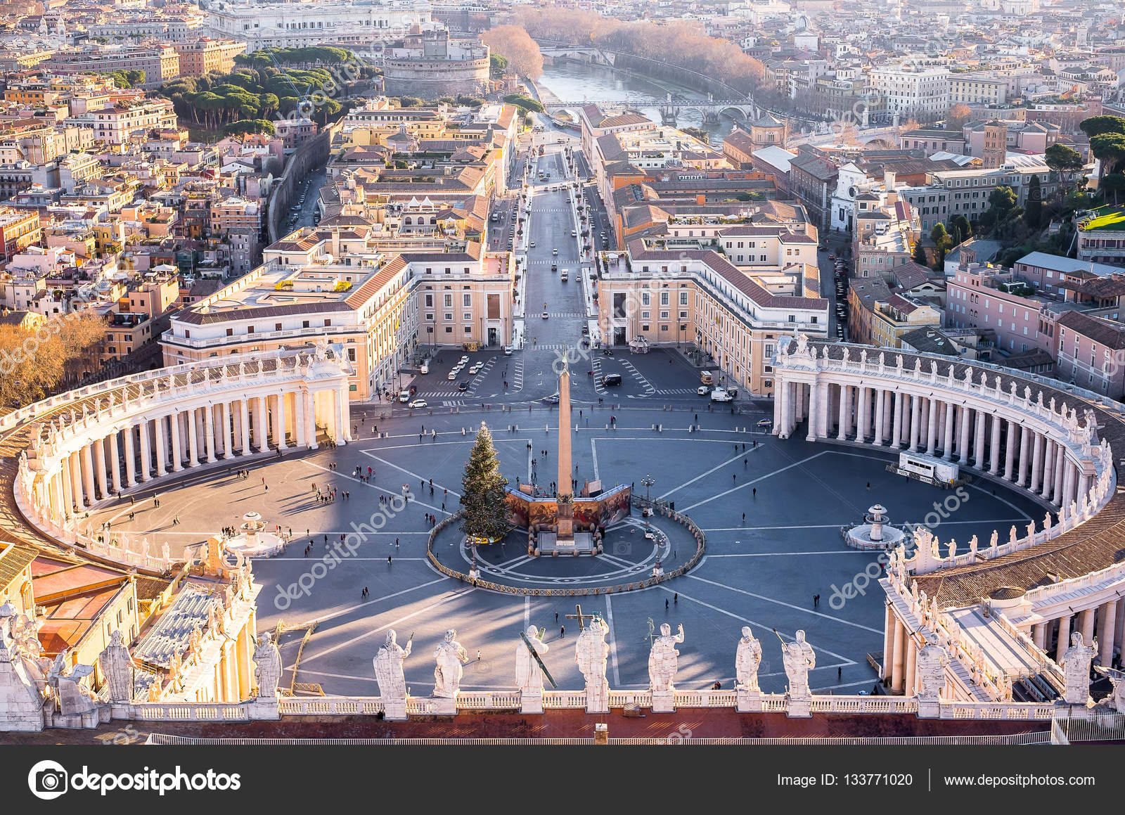 Célèbre place Saint-Pierre au Vatican vue aérienne de la ville, Rome ...