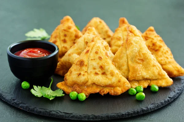 Asian Food Vegetarian Samsa Samosas Tomato Sauce — Stock Photo © ld1976 #329341748