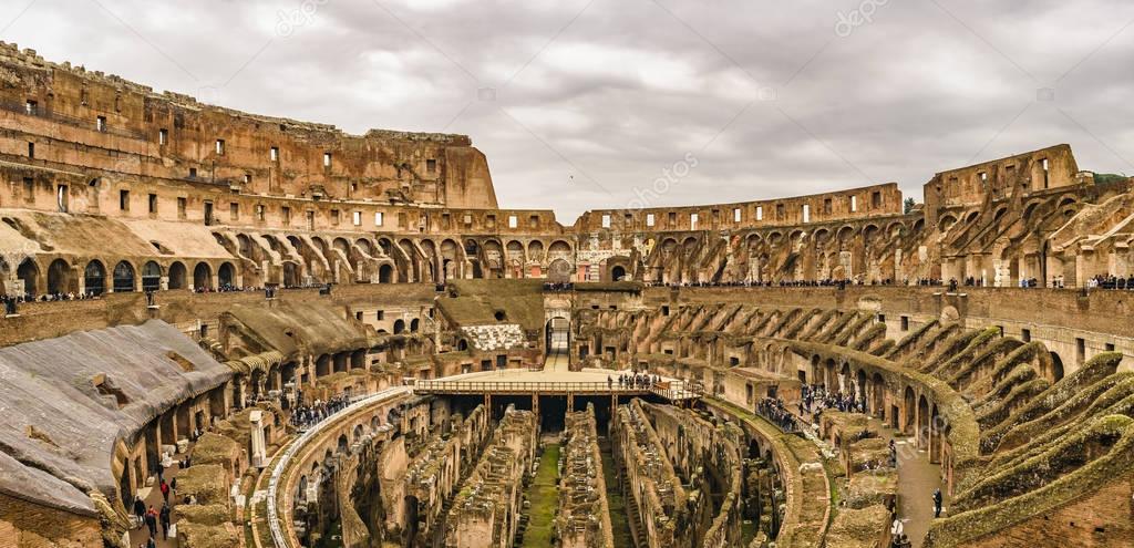 Vista interior del Coliseo Romano, Roma, Italia 2024
