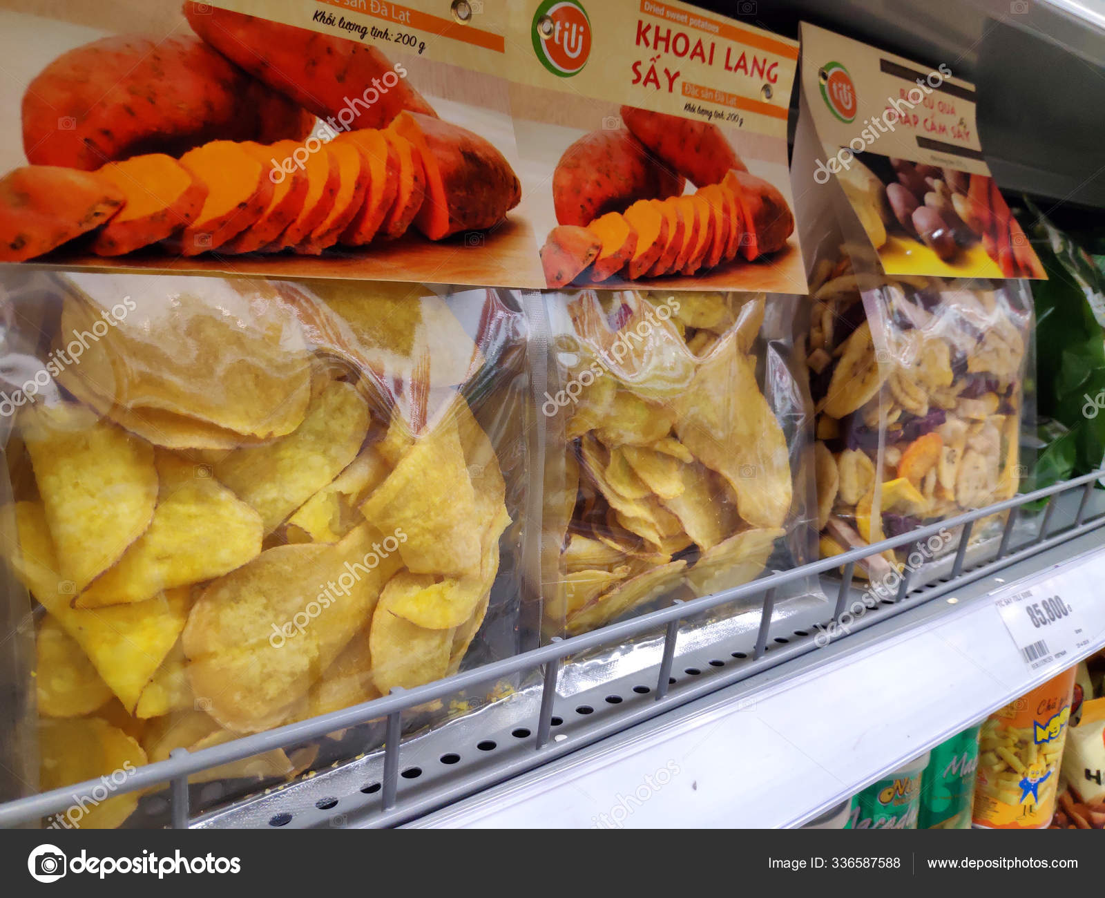 Pringles Chips Potato Chips Thinly Cut Unhealthy Snack Salted Fries ...