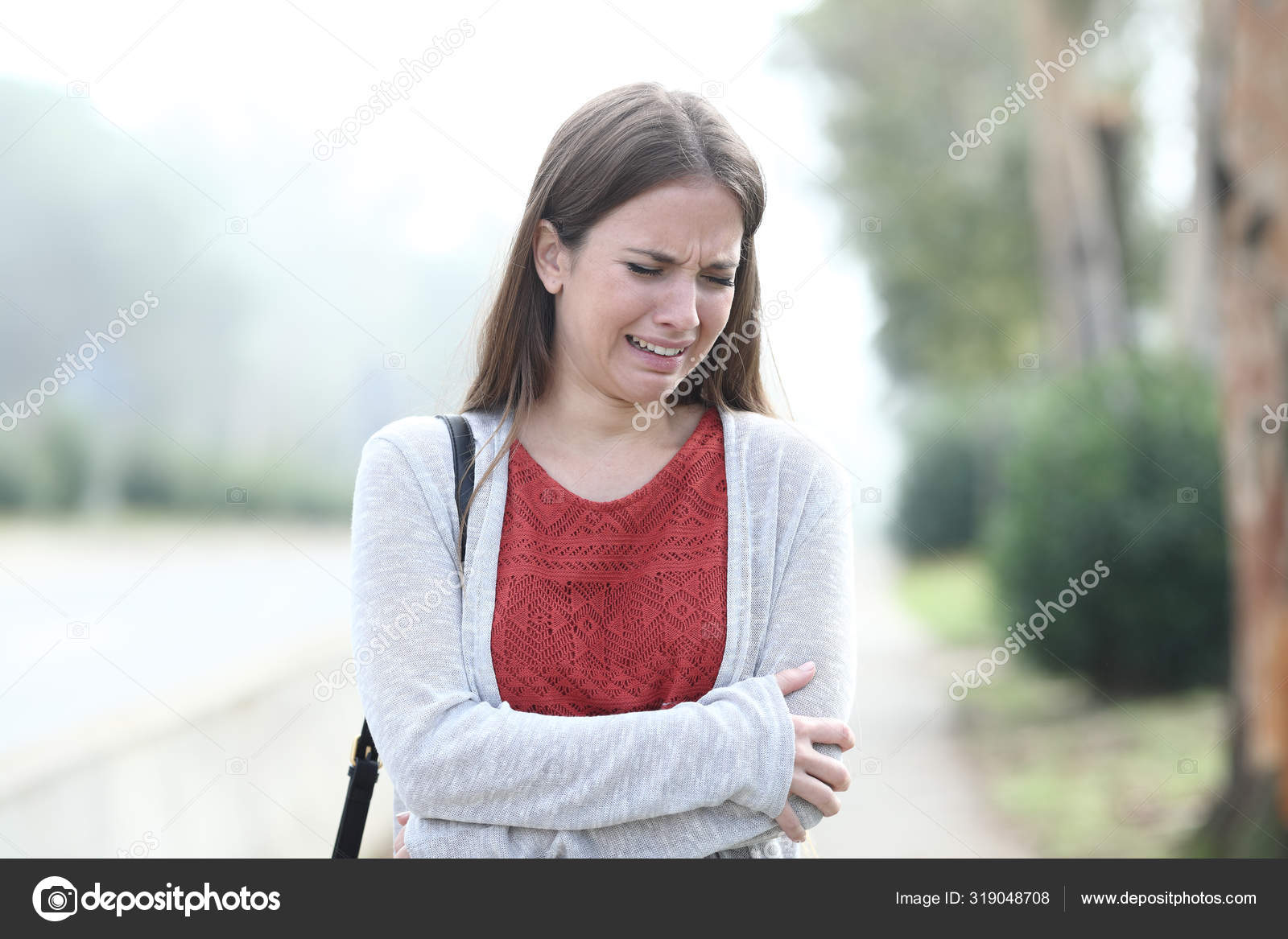 Chica Triste Llorando Sola