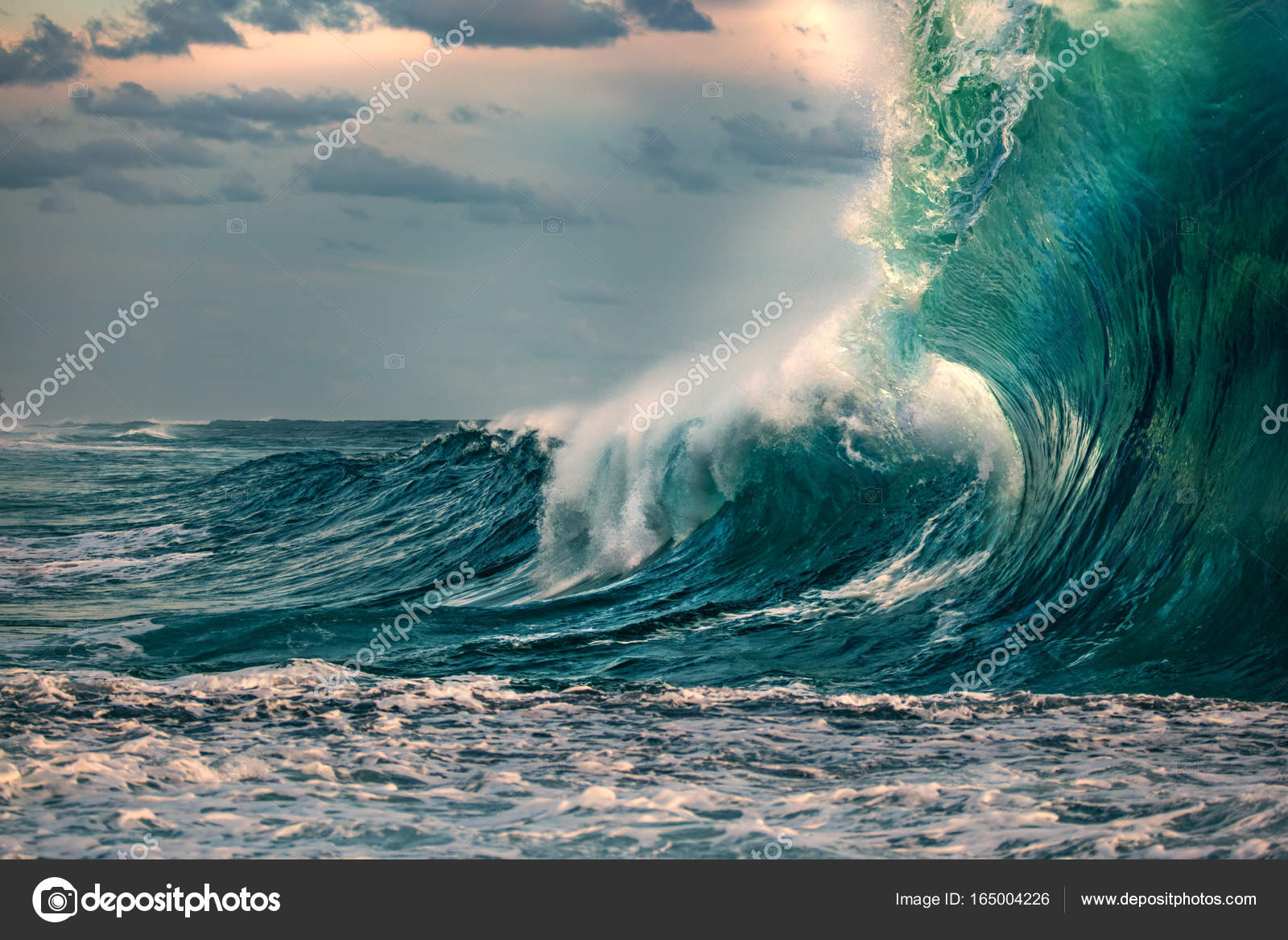 Beautiful giant waves Stock Photo by ©vitaliy_sokol 165004226