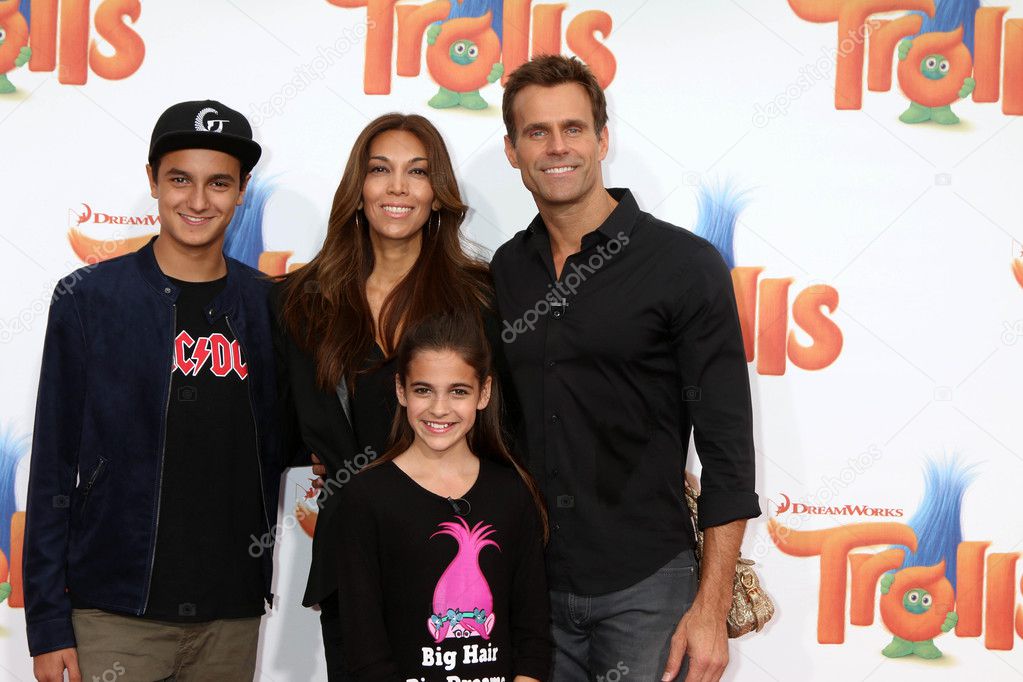 Actor Cameron Mathison with family – Stock Editorial Photo © s_bukley ...