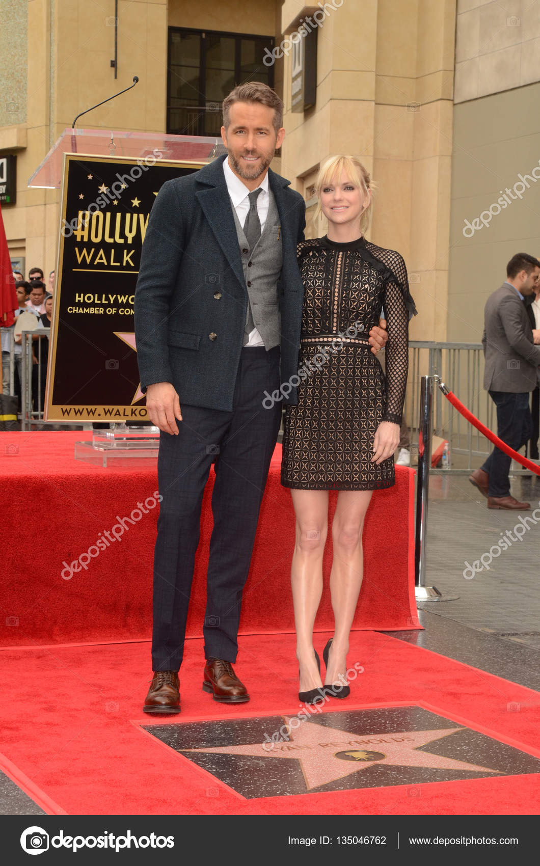 Anna Faris with Ryan Reynolds – Stock Editorial Photo © s_bukley #135046762