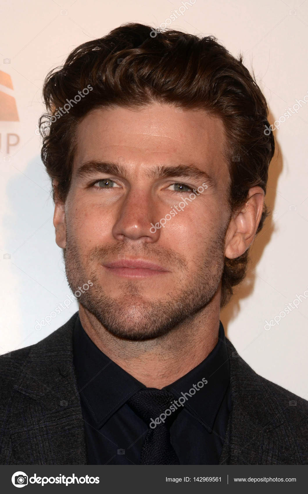 Austin Stowell Body