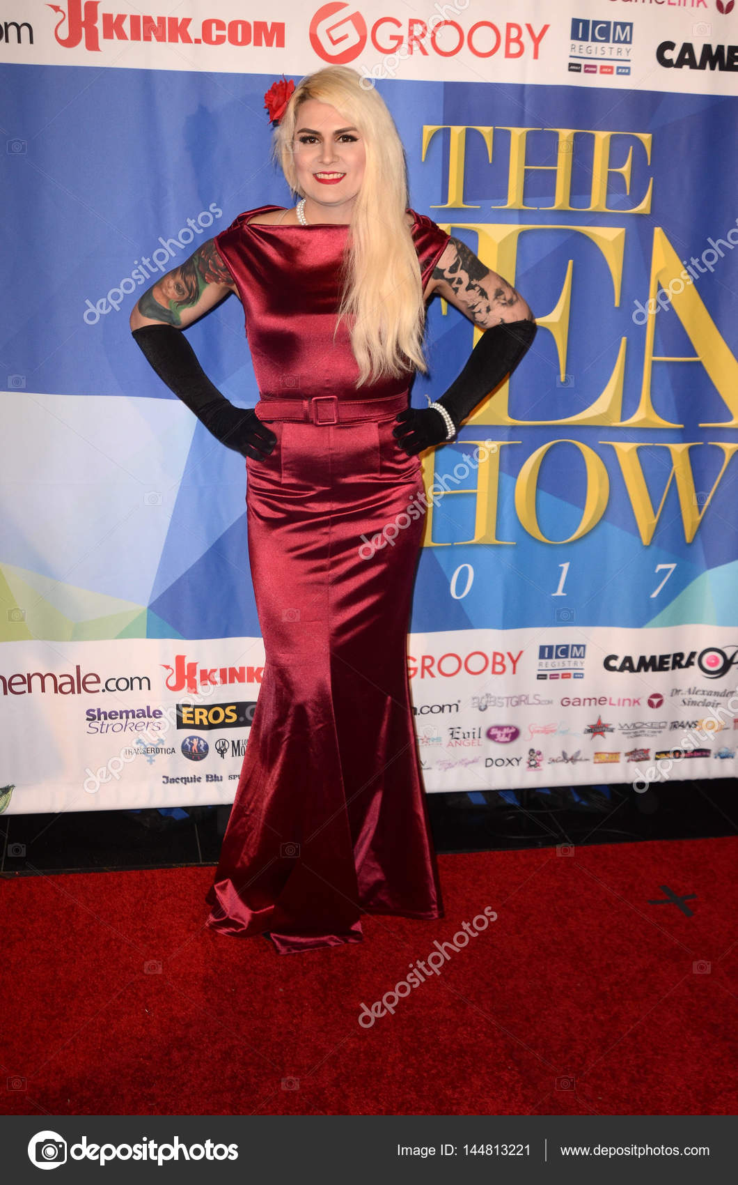 Isabella Sorrenti At The 2017 Official Tea Show Stock Editorial Photo