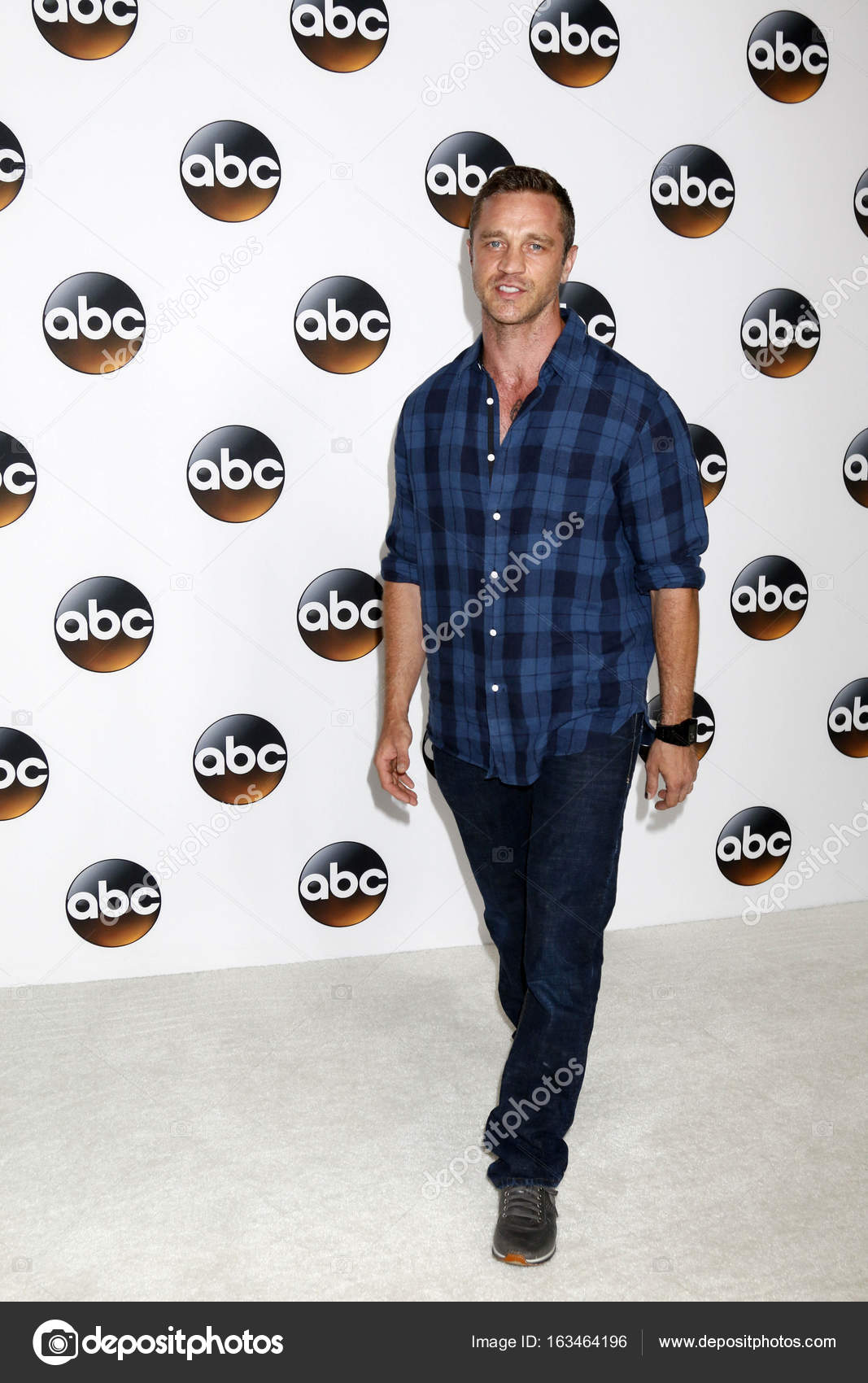 Actor Devon Sawa – Stock Editorial Photo © s_bukley #163464196