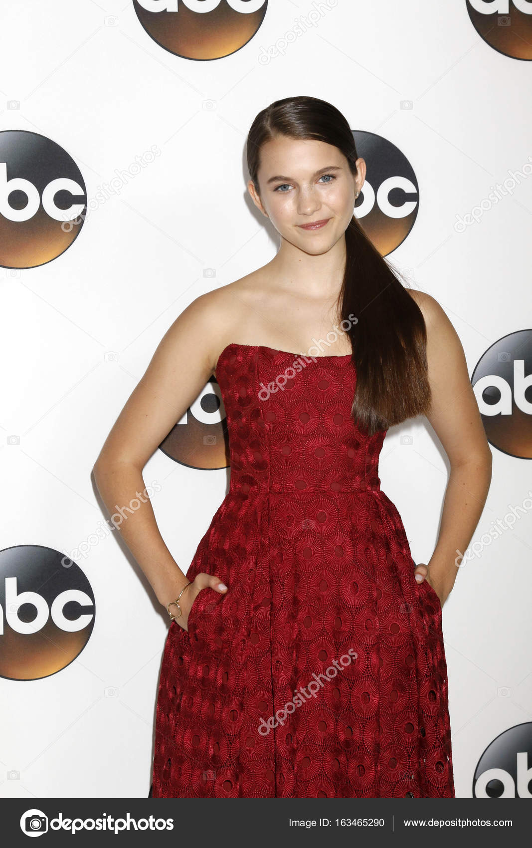 Actress Chloe East – Stock Editorial Photo © s_bukley #163465290