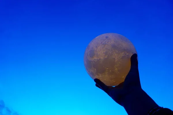 La luna en las manos Stock Photos, Royalty Free La luna en las manos ...