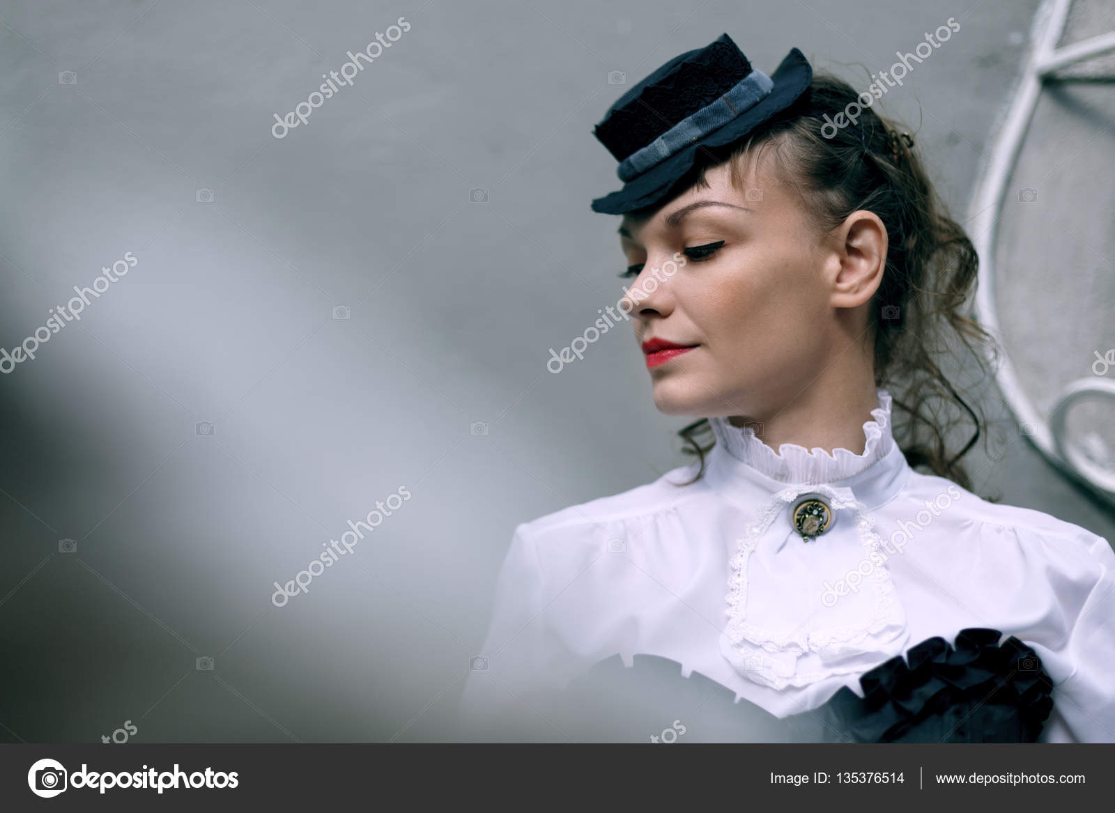 Model dressed in vintage victorian style — Stock Photo © dariazu #135376514