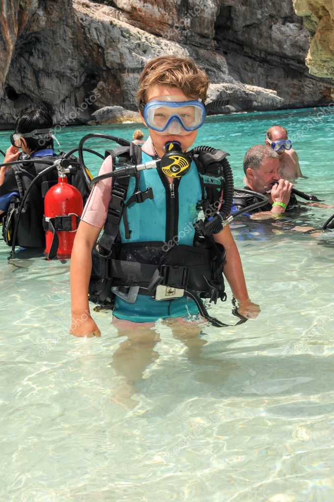 Child discover scuba diving – Stock Editorial Photo © Fotoember #128081714