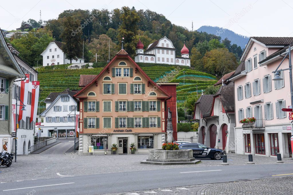 The central square of Sarnen on the Swiss Alps – Stock Editorial Photo ...