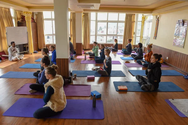 Treinamento vinyasaashtanga Stock Photos, Royalty Free Treinamento ...