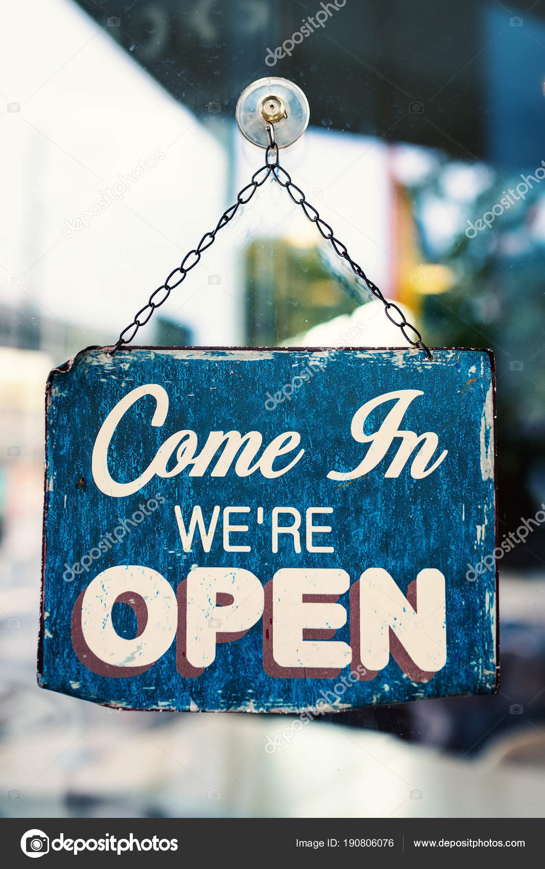 Abrir Letrero Madera Vintage Través Del Cristal Del Escaparate Imagen ...