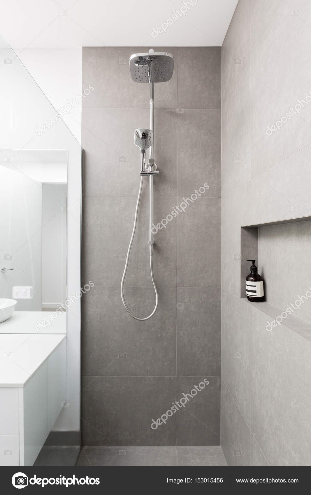 Luxury fully tiled shower — Stock Photo © jodiejohnson #153015456