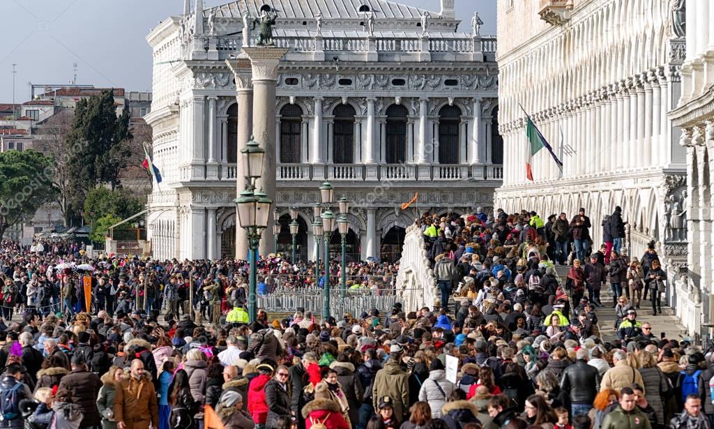 Overcrowded Venice during carnival 2018, Italy – Stock Editorial Photo ...