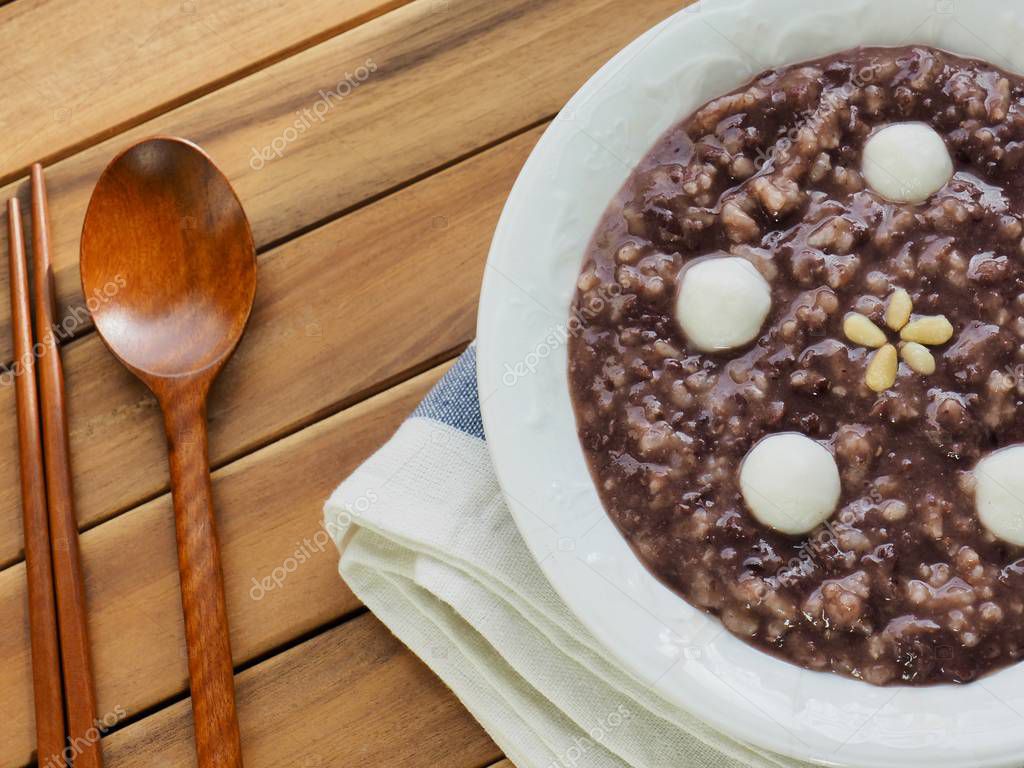 Comida coreana Gachas de frijol rojo 2024