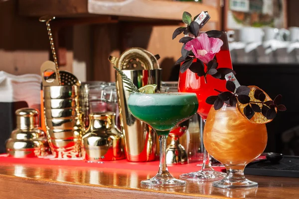 Retro cocktail party Stock Photos, Royalty Free Retro cocktail party ...