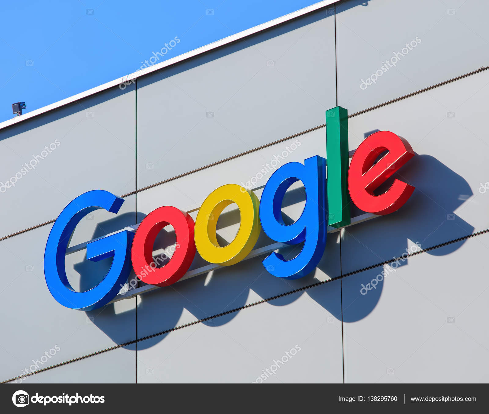 Sign on the wall of the Google office building in Zurich, Switze Stock ...