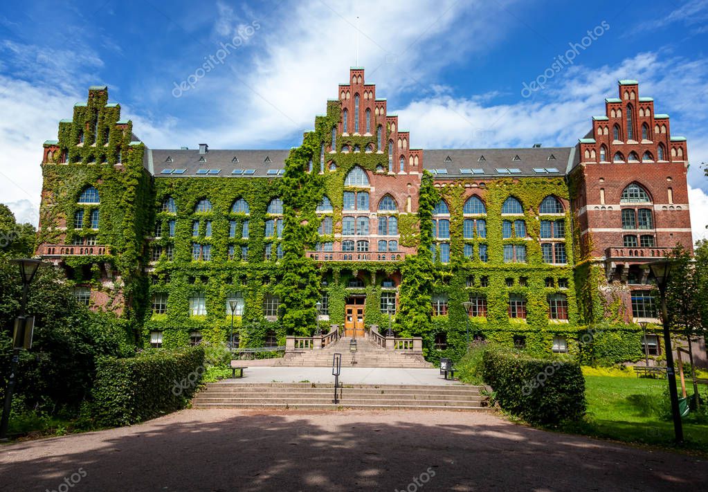 El edificio de la biblioteca de la Universidad de Lund, Suecia. La buil ...