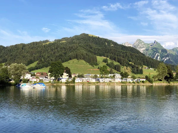 Lago artificial Sihlsee o Stausee Sihlsee, Gross - Cantón de Schwyz, Suiza 2024