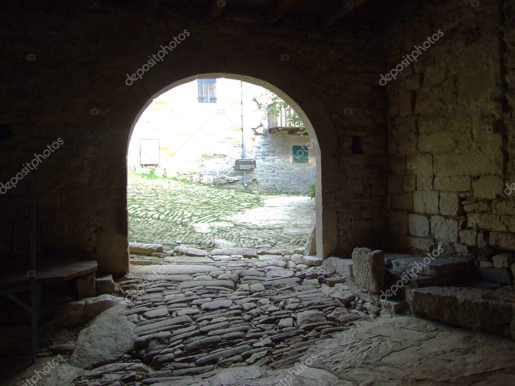 Motivos históricos y etnológicos de Hum - la ciudad más pequeña del ...