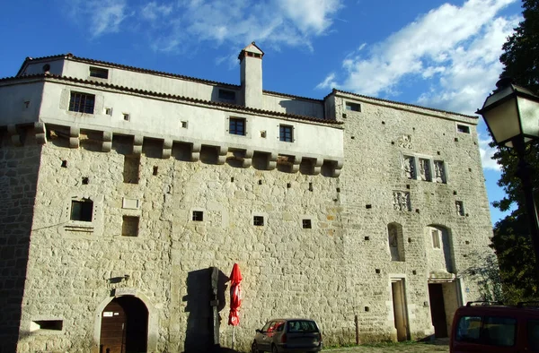 Castillo de Pazin, Burg Mitterburg, Castillo Montecuccoli o Castello di ...