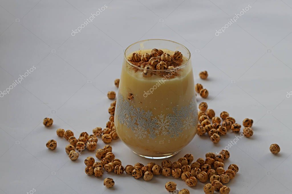 Boza o Bosa, bebida tradicional turca con garbanzo asado Boza o Bosa ...