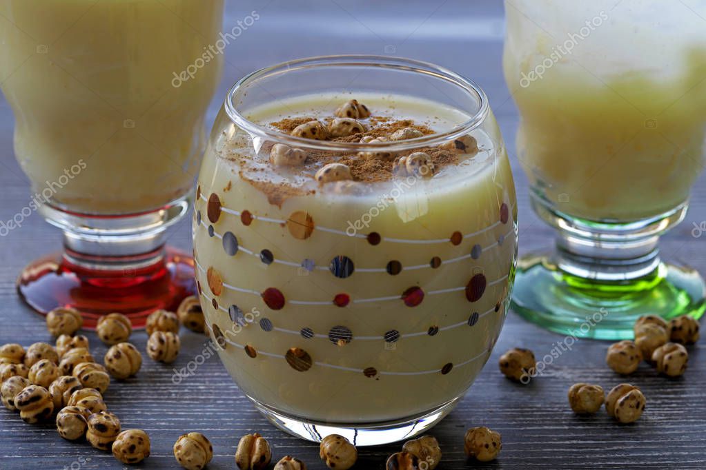 Boza o Bosa, bebida tradicional turca con garbanzo asado Boza o Bosa ...