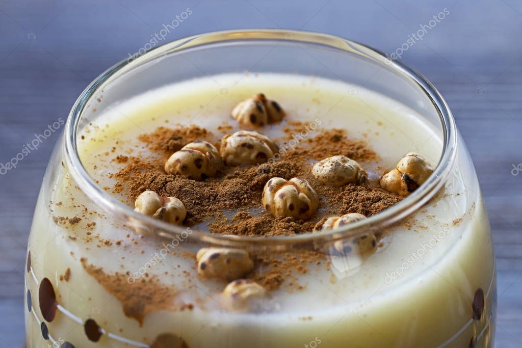 Boza o Bosa, bebida tradicional turca con garbanzo asado Boza o Bosa ...