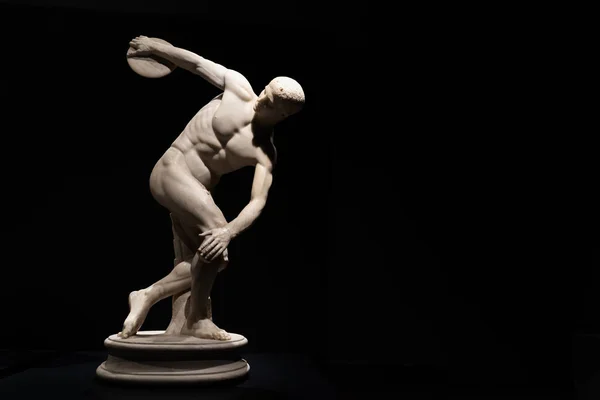 원반 던지는 사람 Stock Photos, Royalty Free 원반 던지는 사람 Images | Depositphotos