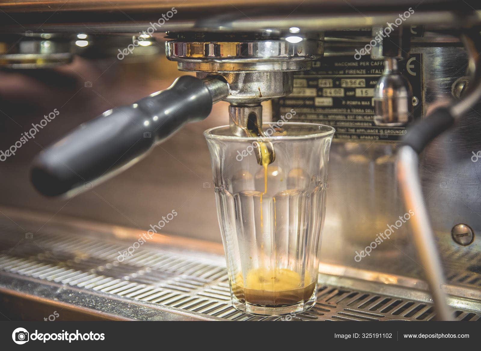 Zoom Espresso Coffee Machine Coffee Running Cup Coffee Preparation ...