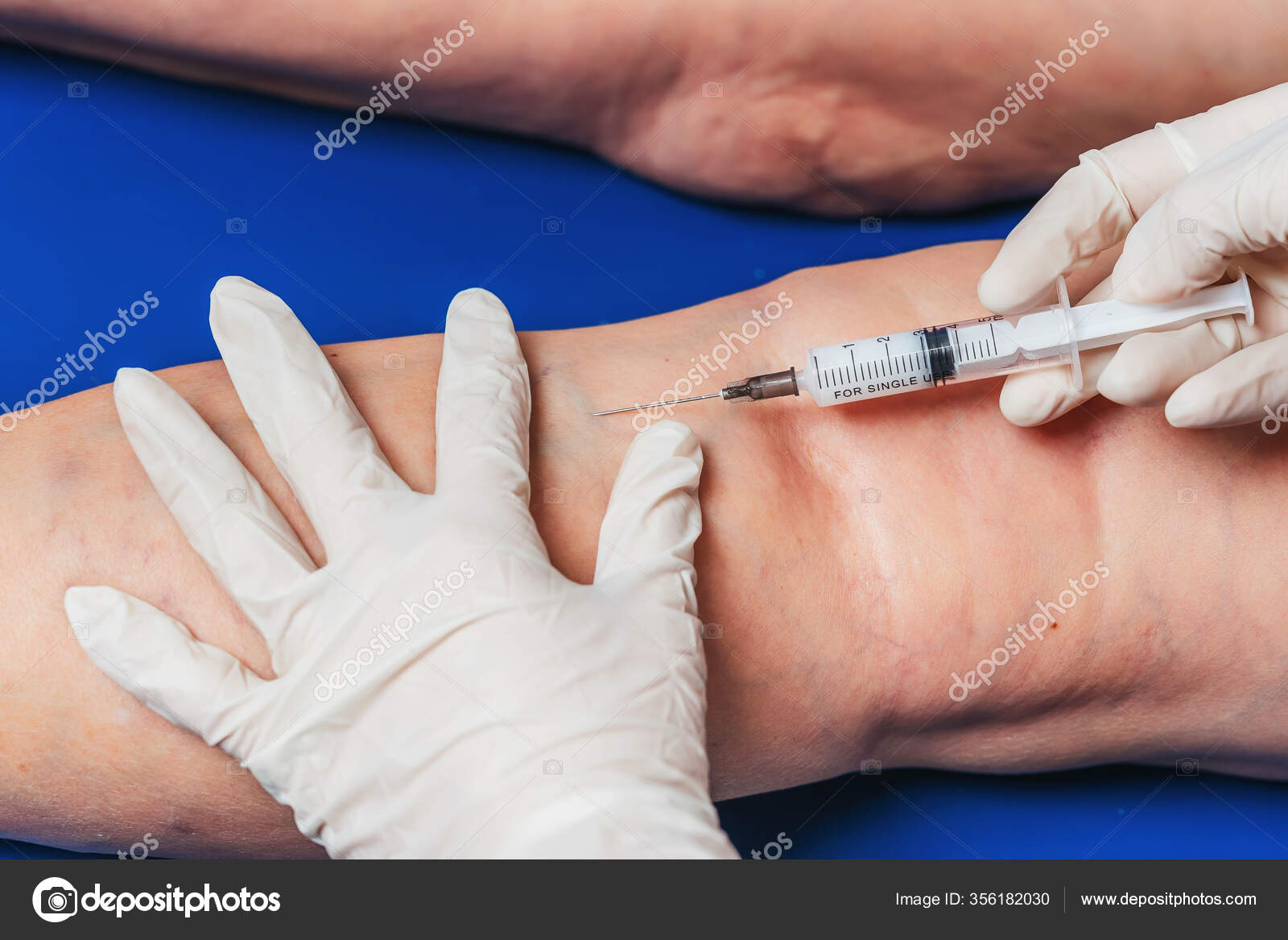 Injections Veins Elderly Woman's Leg Close Doctor's Injections Veins ...