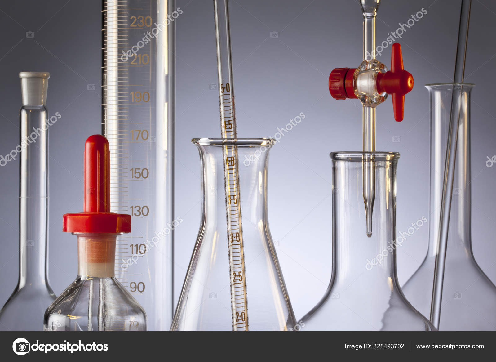 Vidrio de laboratorio - Química — Foto de stock © Steve_Allen #328493702