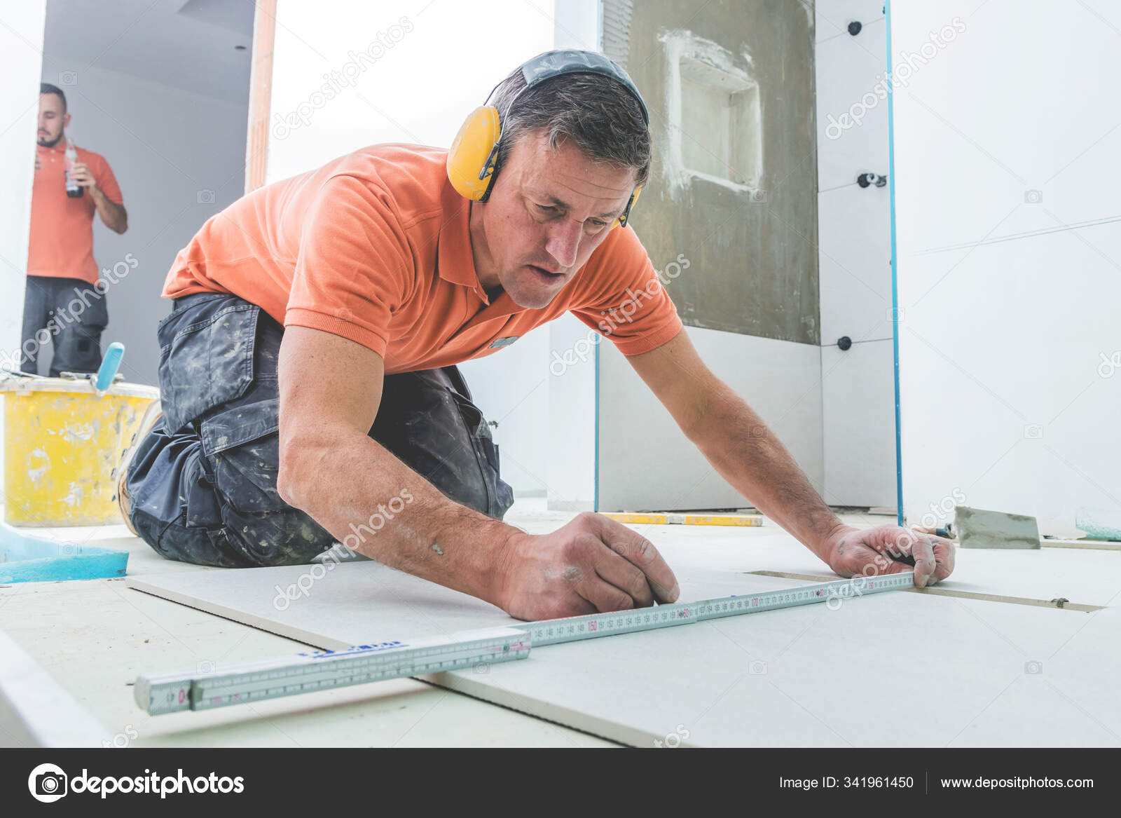 Professional Tilers Installing Large Format Tiles Home Indoors Renovation — Stock Photo ...
