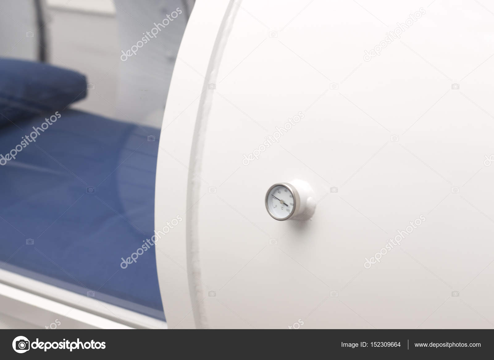 Hyperbaric oxygen tank chamber ⬇ Stock Photo, Image by © edwardolive ...