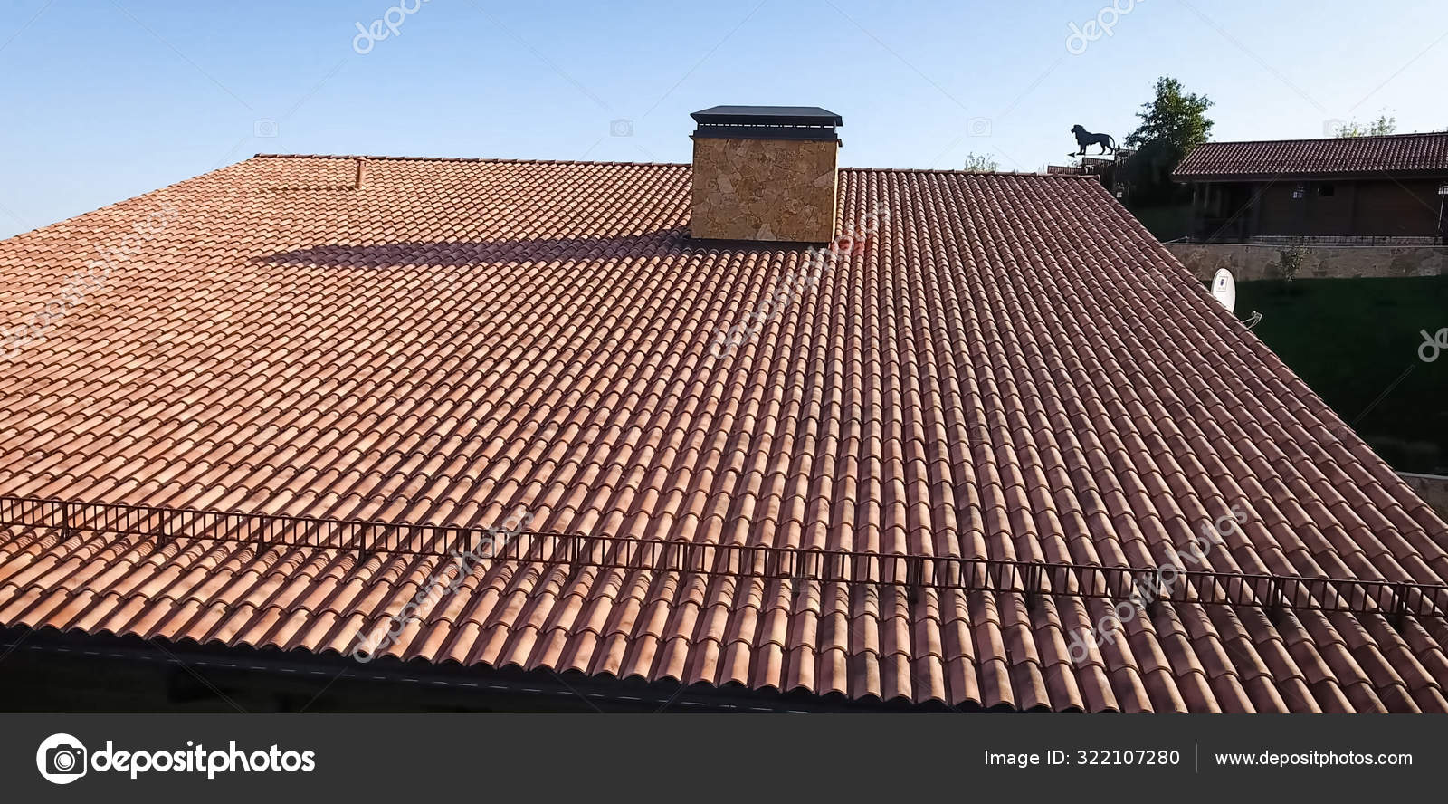 House with ceramic tile roof. cement-sand roof tiles. — Stock Photo ...